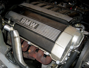 Engine Series: Lining Up I-6 Engine Service